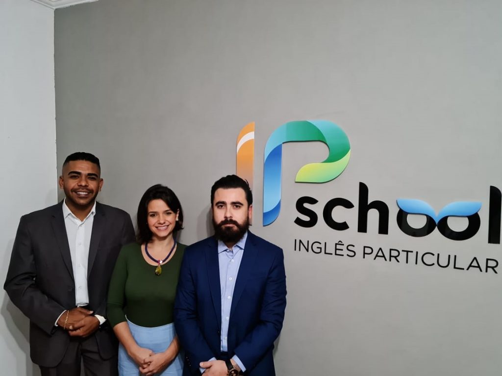 Jovens franqueados inauguram IP School em São José dos Campos e querem ...