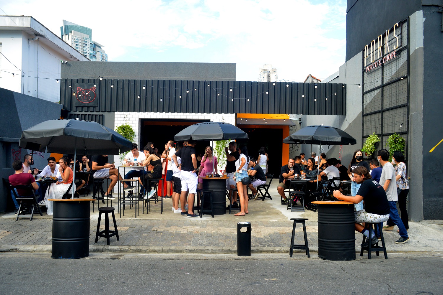 Brooklin ganha novo bar especializado em porco e chope - Mapa das Franquias
