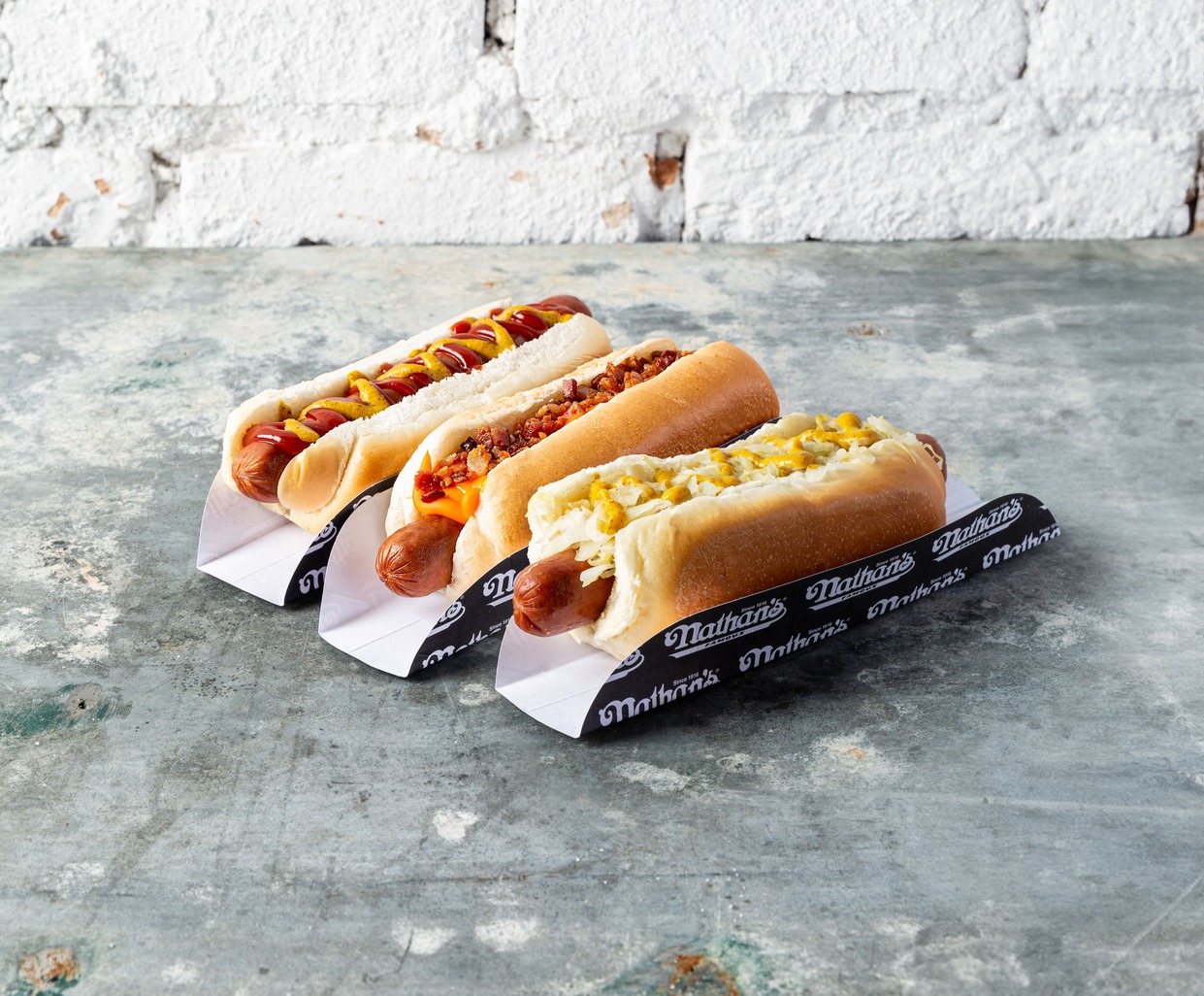 Collabs exclusivas: hot dogs da Nathan's Famous e milkshake de banoffee ...